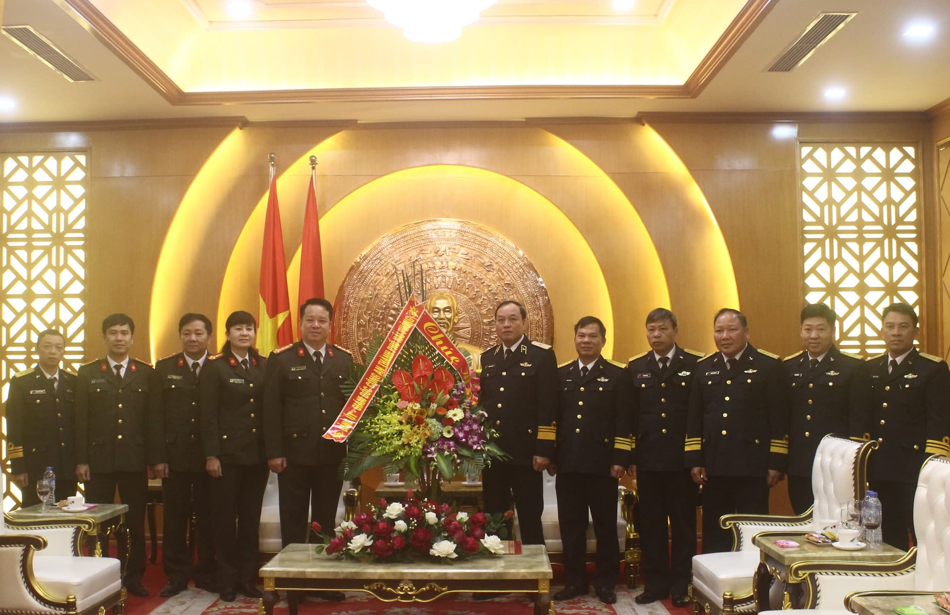 Các lực lượng thuộc Bộ Công an chúc mừng Quân chủng Hải quân nhân dịp 22-12