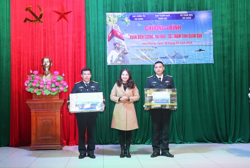 Chương trình “Xuân biên cương hải đảo - Tết thắm tình quân dân” năm 2024