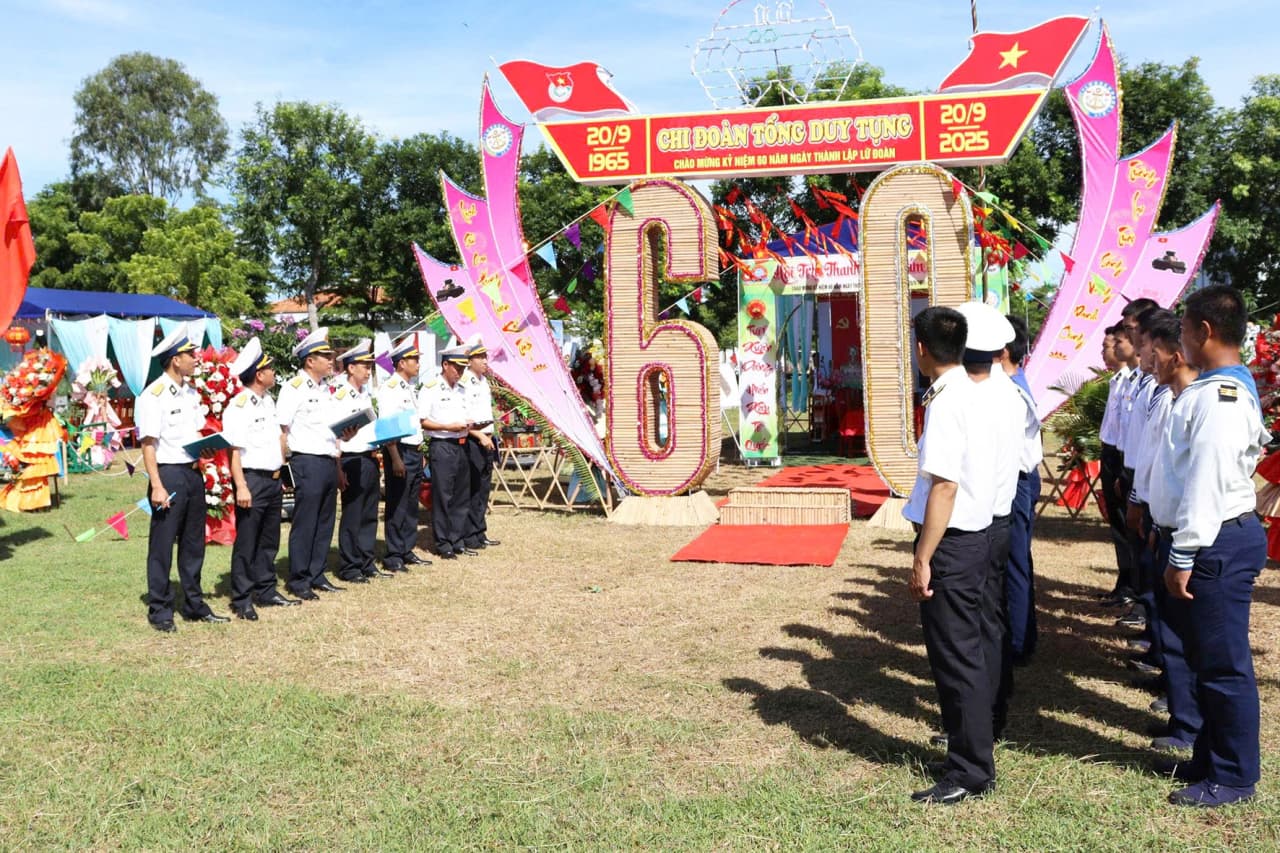 Lữ đoàn 101 tổ chức Hội trại thanh niên nhân kỷ niệm 60 năm Ngày truyền thống