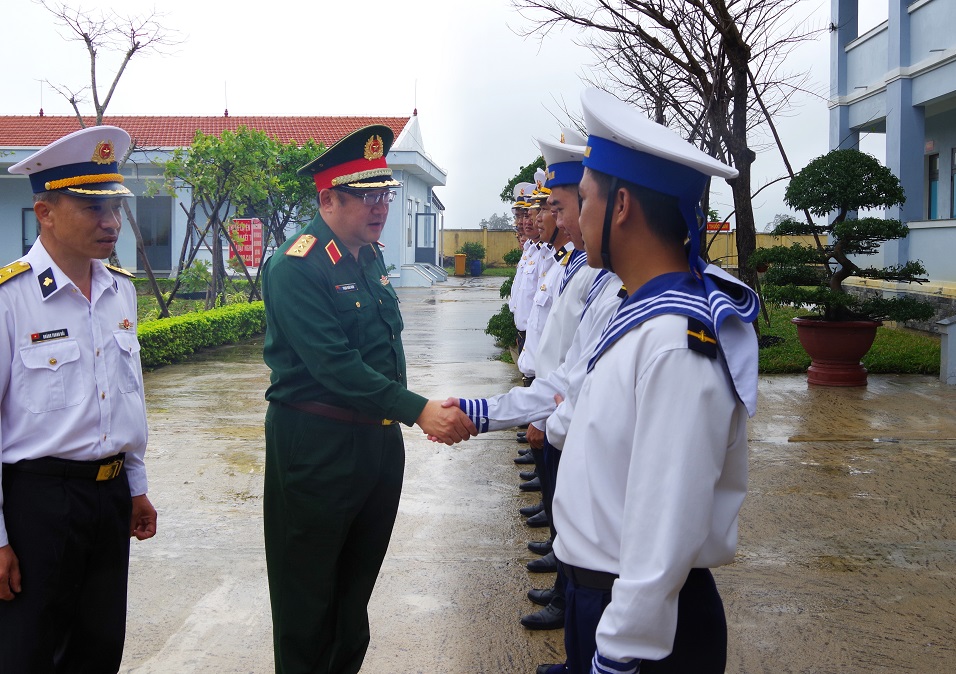 Thượng tướng Phạm Hoài Nam kiểm tra, chúc Tết Trạm ra đa 3512